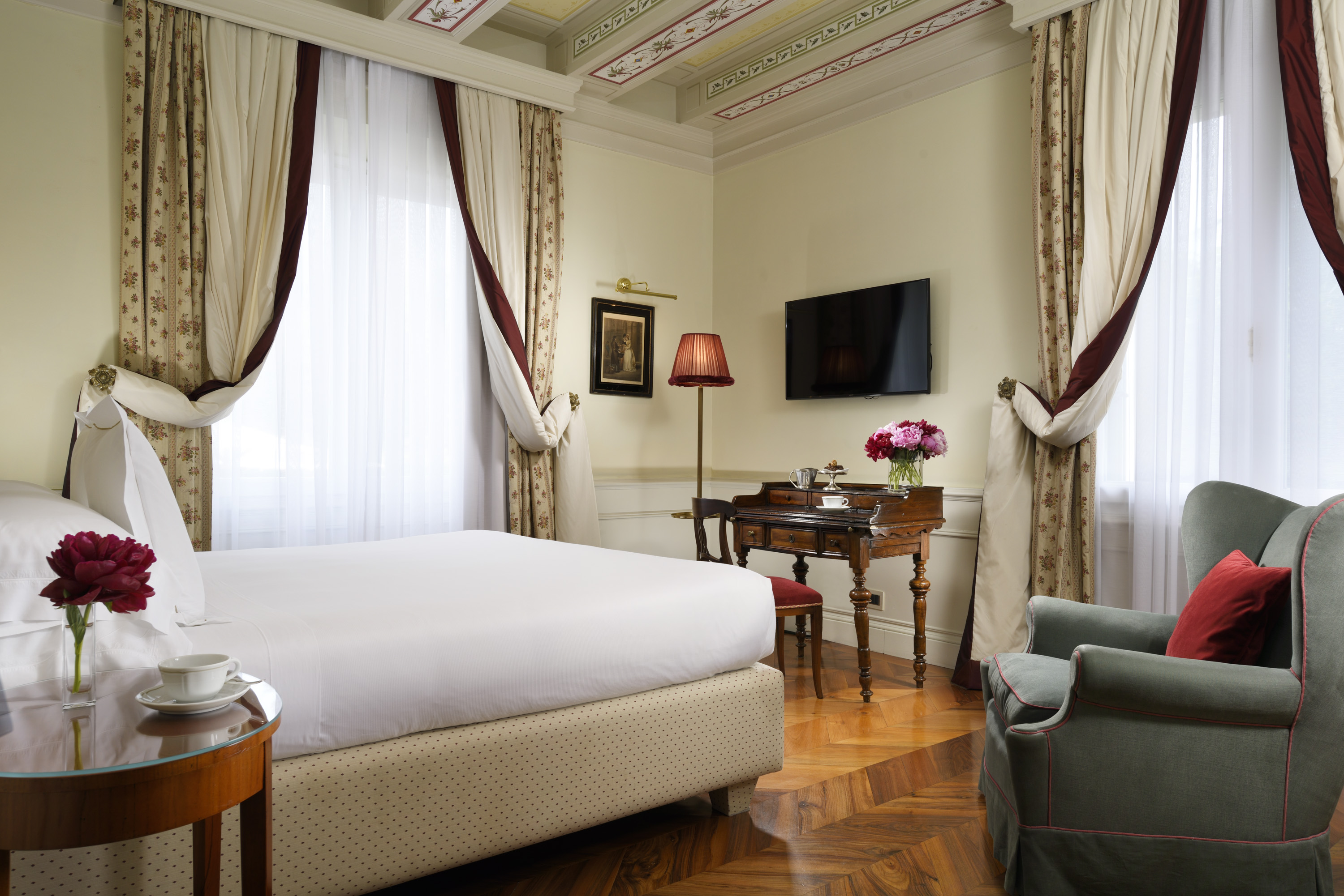 Elegant Junior Suites in Villa Cora - Luxury Hotel in the Heart of ...